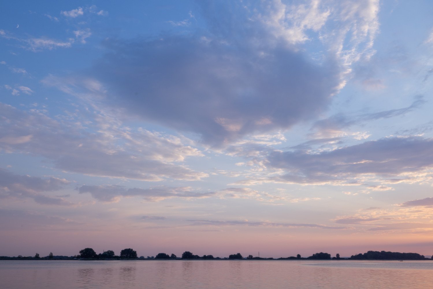 Photo #3677 with sky, clouds, medium-clouds, sunset | FlyingArchitecture