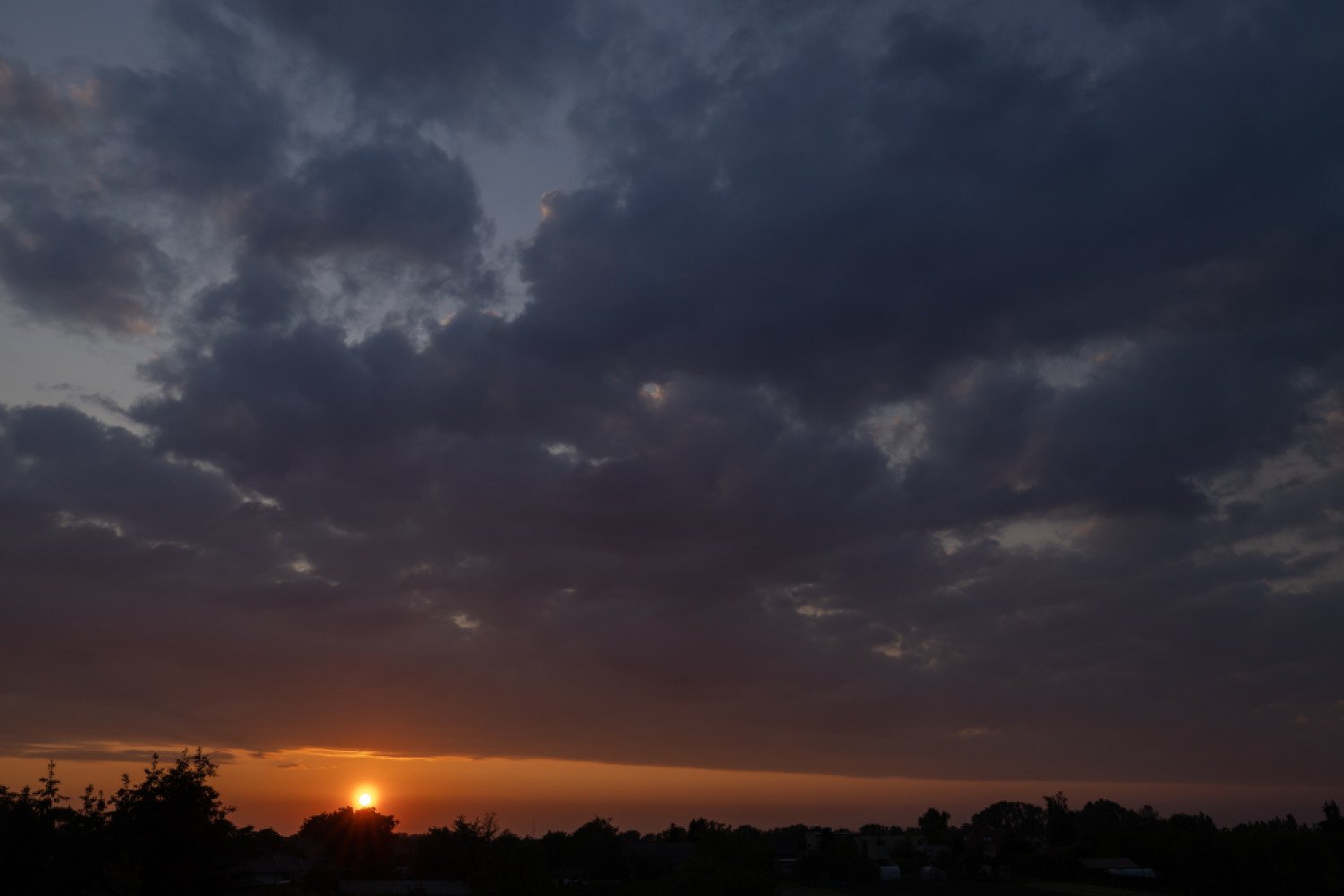 Photo #3752 with sky, clouds, medium-clouds, sunset, sun | FlyingArchitecture