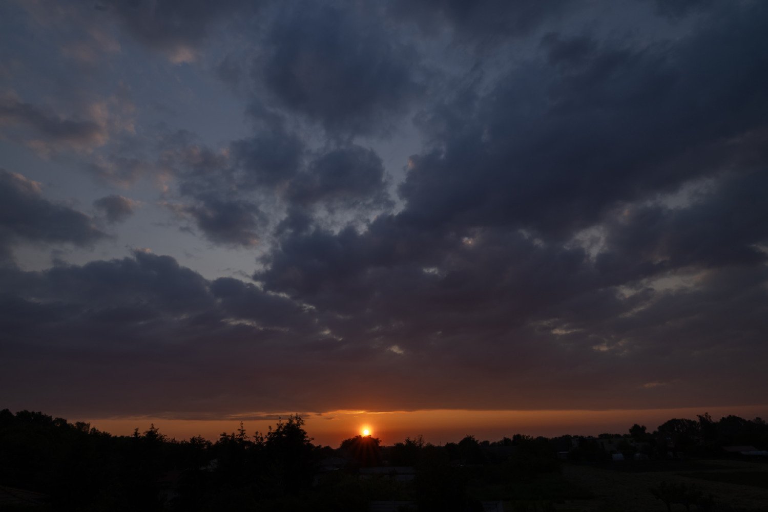 Photo #3758 with sky, clouds, medium-clouds, sunset, sun | FlyingArchitecture