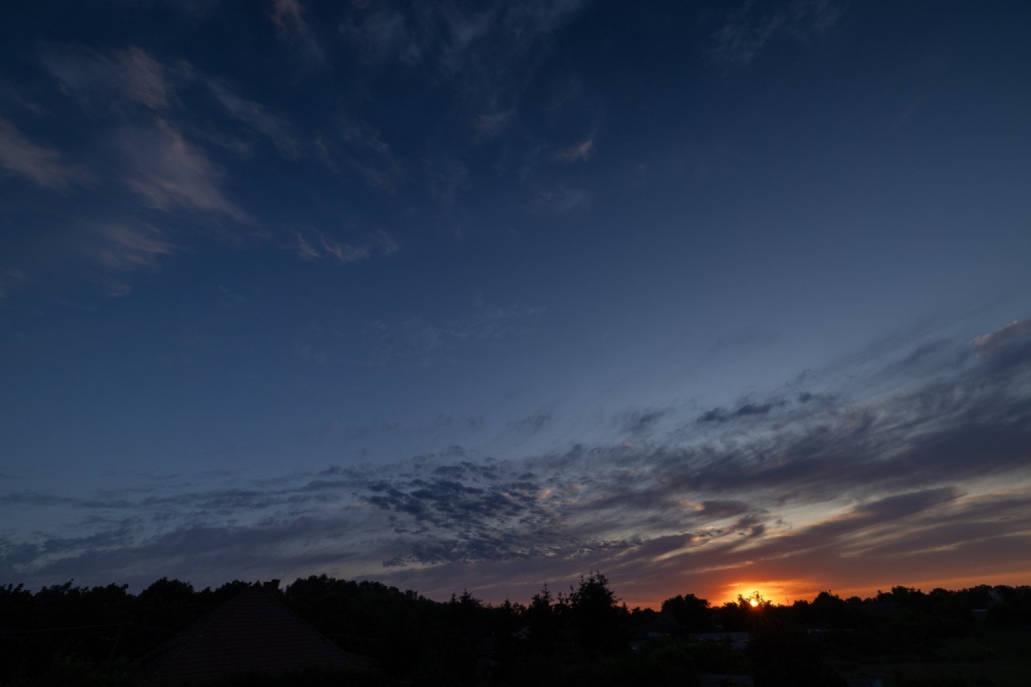 Photo #3794 with sky, clouds, medium-clouds, dusk, sunset, sun | FlyingArchitecture